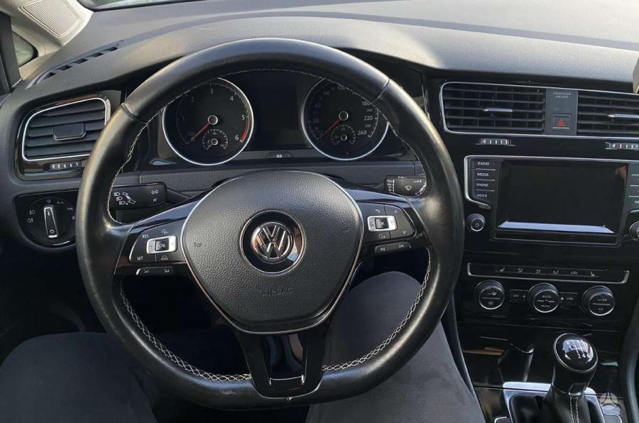 Grey Volkswagen Golf 2015 in Vilnius, with an engine capacity of 1.97 L and mileage of 292 thousand km for 6700 €, photo 15 on AUTOMOTO.COM.LV
