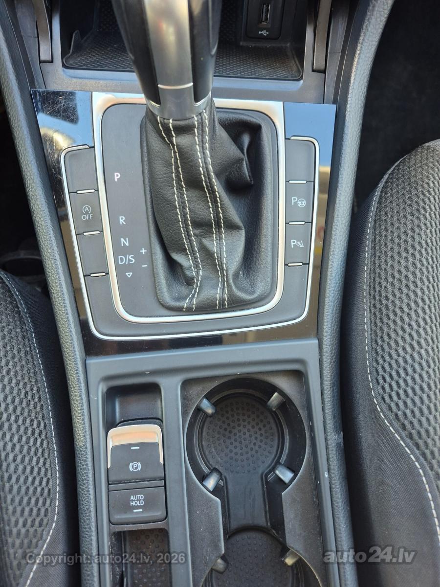 Grey Volkswagen Golf 2015 in Tallinn, with an engine capacity of 1.60 L and mileage of 140 thousand km for 8000 €, photo 12 on AUTOMOTO.COM.LV