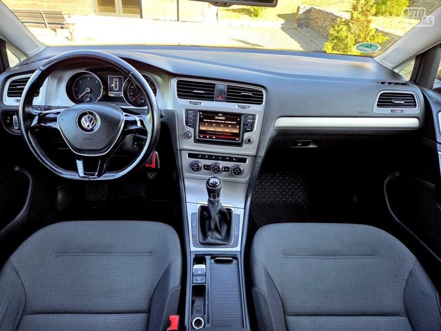 Grey Volkswagen Golf 2015 in Vilnius, with an engine capacity of 1.60 L and mileage of 303 thousand km for 5200 €, photo 16 on AUTOMOTO.COM.LV