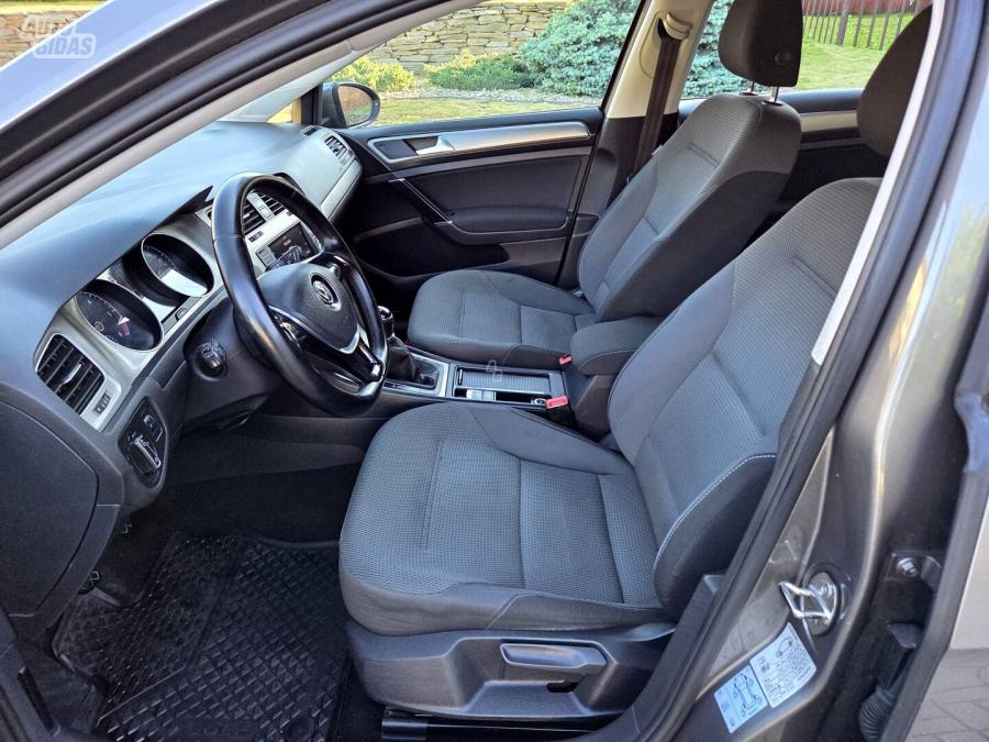 Grey Volkswagen Golf 2015 in Vilnius, with an engine capacity of 1.60 L and mileage of 303 thousand km for 5200 €, photo 17 on AUTOMOTO.COM.LV