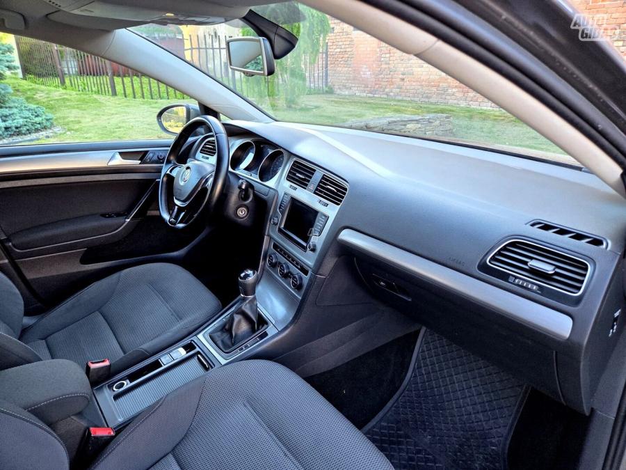 Grey Volkswagen Golf 2015 in Vilnius, with an engine capacity of 1.60 L and mileage of 303 thousand km for 5200 €, photo 19 on AUTOMOTO.COM.LV
