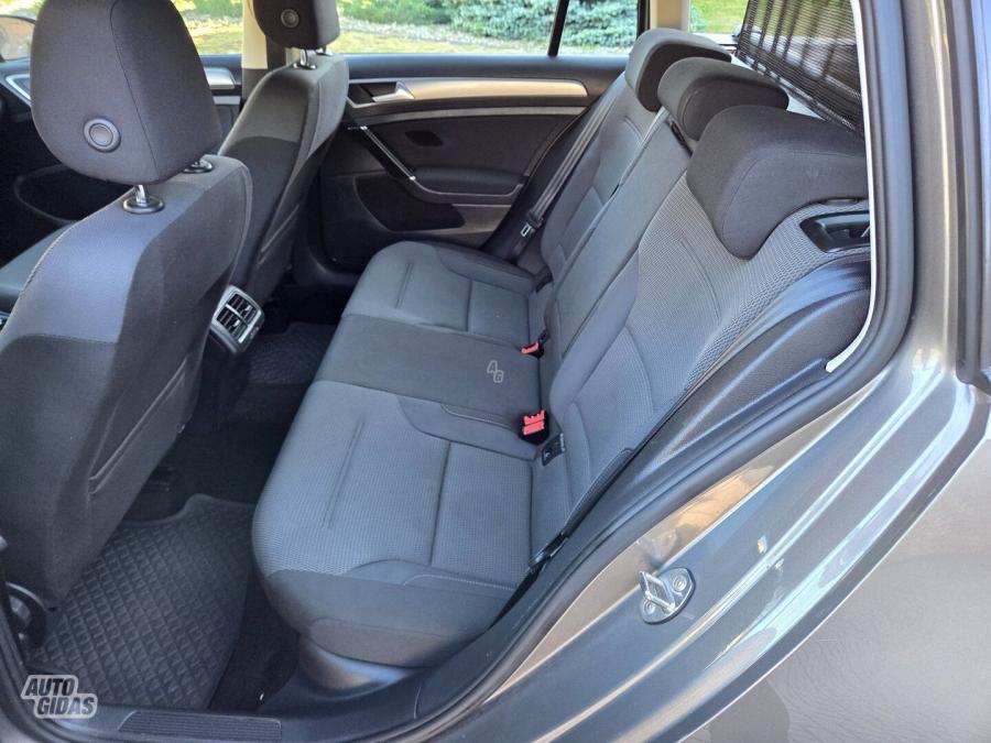Grey Volkswagen Golf 2015 in Vilnius, with an engine capacity of 1.60 L and mileage of 303 thousand km for 5200 €, photo 22 on AUTOMOTO.COM.LV