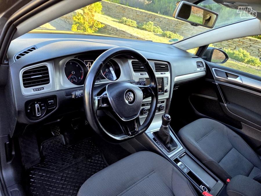 Grey Volkswagen Golf 2015 in Vilnius, with an engine capacity of 1.60 L and mileage of 303 thousand km for 5200 €, photo 23 on AUTOMOTO.COM.LV