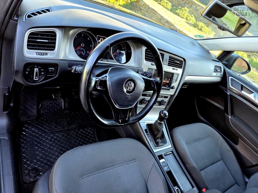 Grey Volkswagen Golf 2015 in Vilnius, with an engine capacity of 1.60 L and mileage of 303 thousand km for 5200 €, photo 27 on AUTOMOTO.COM.LV