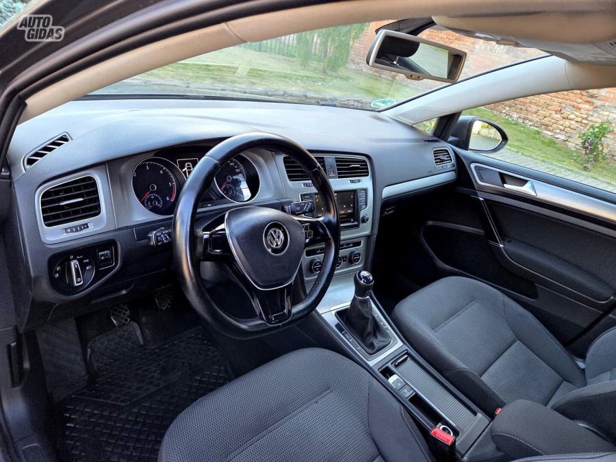 Grey Volkswagen Golf 2015 in Vilnius, with an engine capacity of 1.60 L and mileage of 303 thousand km for 5200 €, photo 29 on AUTOMOTO.COM.LV