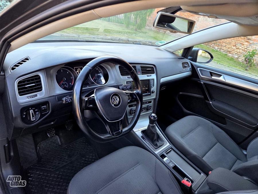 Grey Volkswagen Golf 2015 in Vilnius, with an engine capacity of 1.60 L and mileage of 303 thousand km for 5200 €, photo 32 on AUTOMOTO.COM.LV