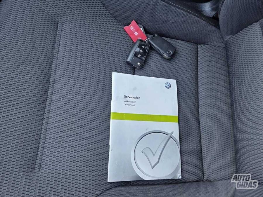 Grey Volkswagen Golf 2015 in Vilnius, with an engine capacity of 1.60 L and mileage of 303 thousand km for 5200 €, photo 36 on AUTOMOTO.COM.LV
