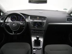 Grey Volkswagen Golf 2015 in Vilnius, with an engine capacity of 1.60 L and mileage of 230 thousand km for 6799 €, photo 3 on AUTOMOTO.COM.LV