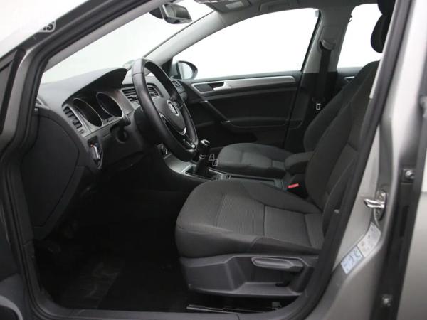 Grey Volkswagen Golf 2015 in Vilnius, with an engine capacity of 1.60 L and mileage of 230 thousand km for 6799 €, photo 4 on AUTOMOTO.COM.LV