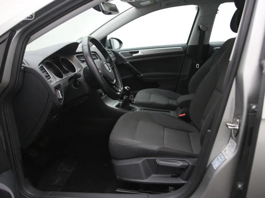 Grey Volkswagen Golf 2015 in Vilnius, with an engine capacity of 1.60 L and mileage of 230 thousand km for 6799 €, photo 5 on AUTOMOTO.COM.LV