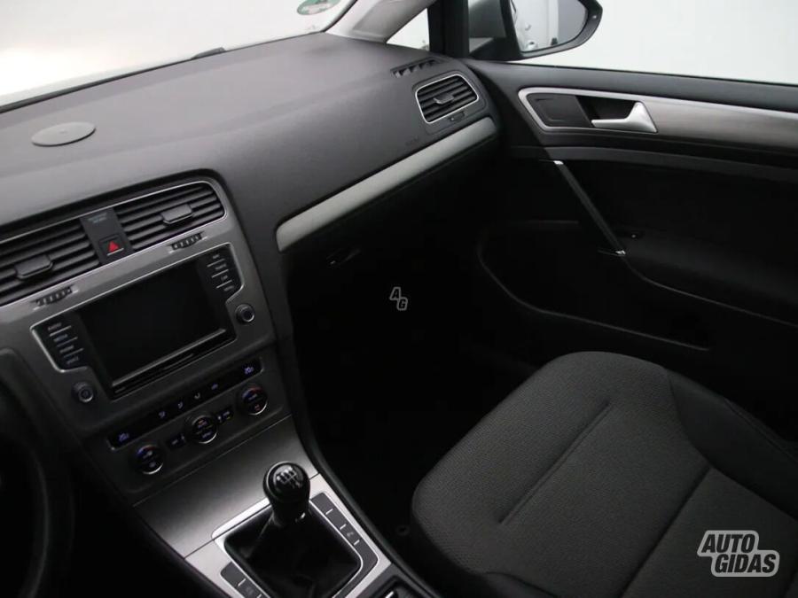 Grey Volkswagen Golf 2015 in Vilnius, with an engine capacity of 1.60 L and mileage of 230 thousand km for 6799 €, photo 22 on AUTOMOTO.COM.LV