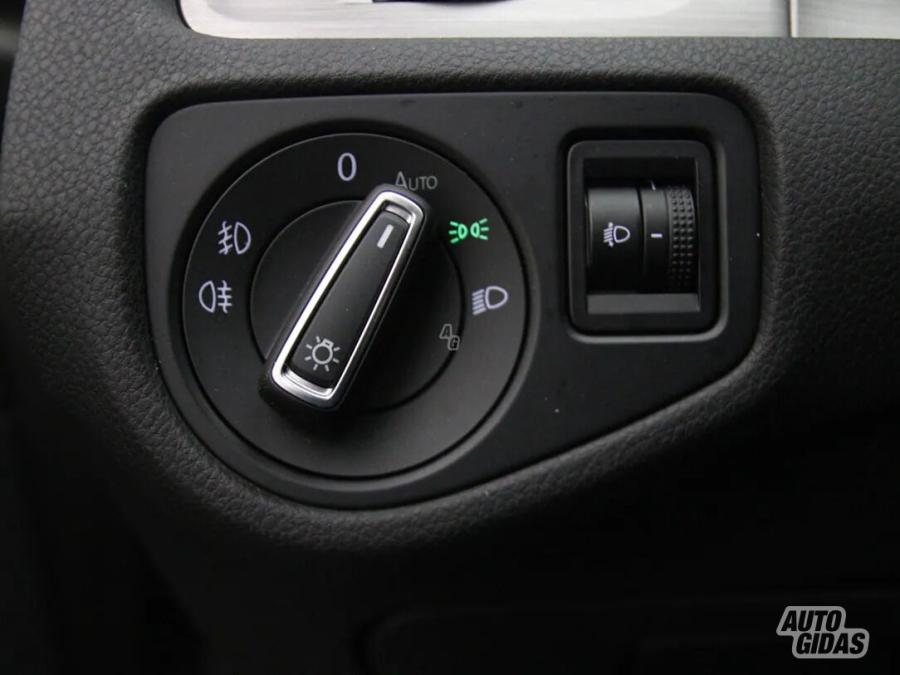 Grey Volkswagen Golf 2015 in Vilnius, with an engine capacity of 1.60 L and mileage of 230 thousand km for 6799 €, photo 28 on AUTOMOTO.COM.LV