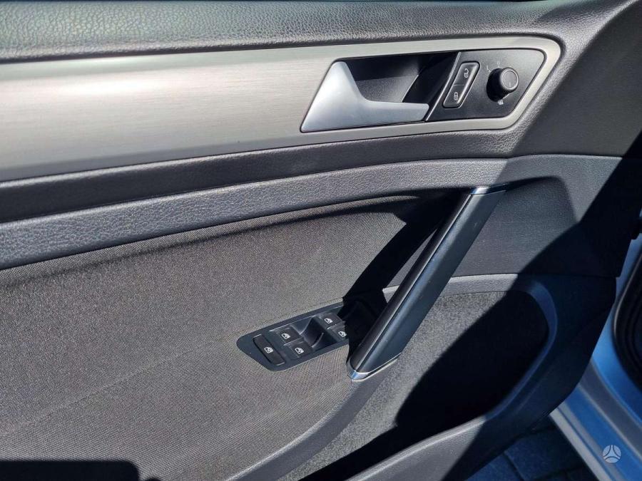 Pelēks Volkswagen Golf 2015 Šauļi, ar dzinēja tilpumu 1.97 L un nobraukumu 268 tūkst. km par 7900 €, foto 17 vietnē AUTOMOTO.COM.LV