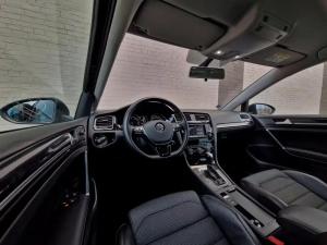 Grey Volkswagen Golf 2015 in Riga, with an engine capacity of 2.00 L and mileage of 190 thousand km for 7990 €, photo 3 on AUTOMOTO.COM.LV