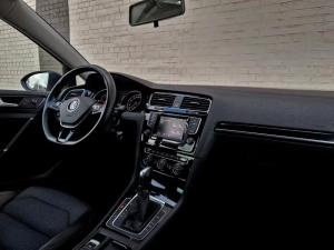 Grey Volkswagen Golf 2015 in Riga, with an engine capacity of 2.00 L and mileage of 190 thousand km for 7990 €, photo 6 on AUTOMOTO.COM.LV