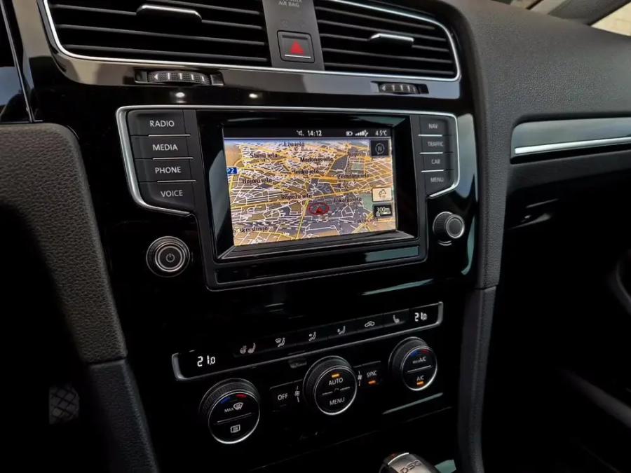 Grey Volkswagen Golf 2015 in Riga, with an engine capacity of 2.00 L and mileage of 190 thousand km for 7990 €, photo 8 on AUTOMOTO.COM.LV