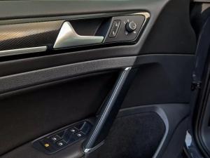 Grey Volkswagen Golf 2015 in Riga, with an engine capacity of 2.00 L and mileage of 190 thousand km for 7990 €, photo 12 on AUTOMOTO.COM.LV