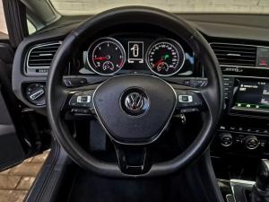 Grey Volkswagen Golf 2015 in Riga, with an engine capacity of 2.00 L and mileage of 190 thousand km for 7990 €, photo 15 on AUTOMOTO.COM.LV