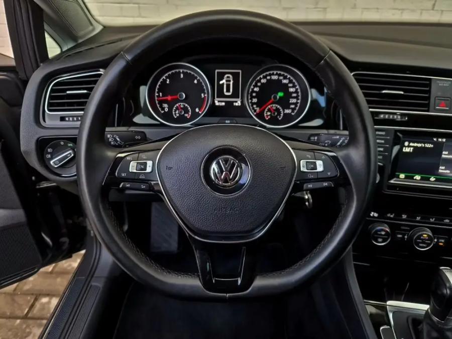 Grey Volkswagen Golf 2015 in Riga, with an engine capacity of 2.00 L and mileage of 190 thousand km for 7990 €, photo 15 on AUTOMOTO.COM.LV