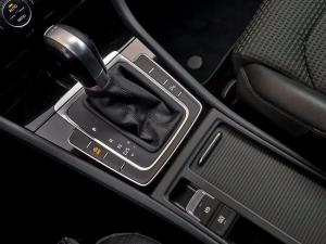 Grey Volkswagen Golf 2015 in Riga, with an engine capacity of 2.00 L and mileage of 190 thousand km for 7990 €, photo 17 on AUTOMOTO.COM.LV