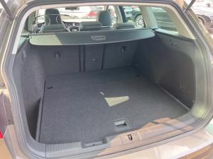 Grey Volkswagen Golf 2015 in Riga, with an engine capacity of 2.00 L and mileage of 229 thousand km for 9550 €, photo 8 on AUTOMOTO.COM.LV