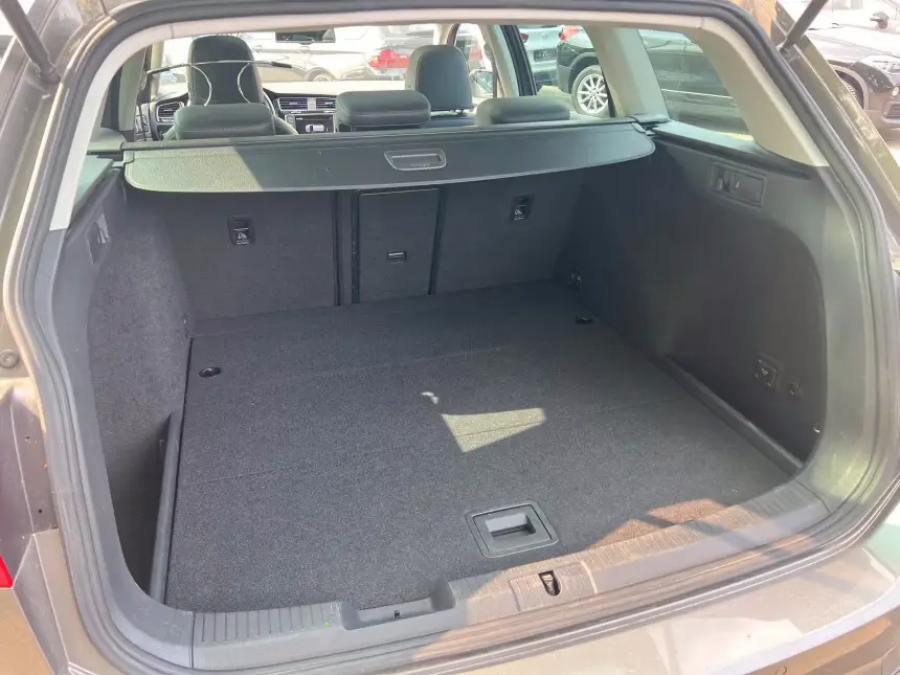 Grey Volkswagen Golf 2015 in Riga, with an engine capacity of 2.00 L and mileage of 229 thousand km for 9550 €, photo 8 on AUTOMOTO.COM.LV