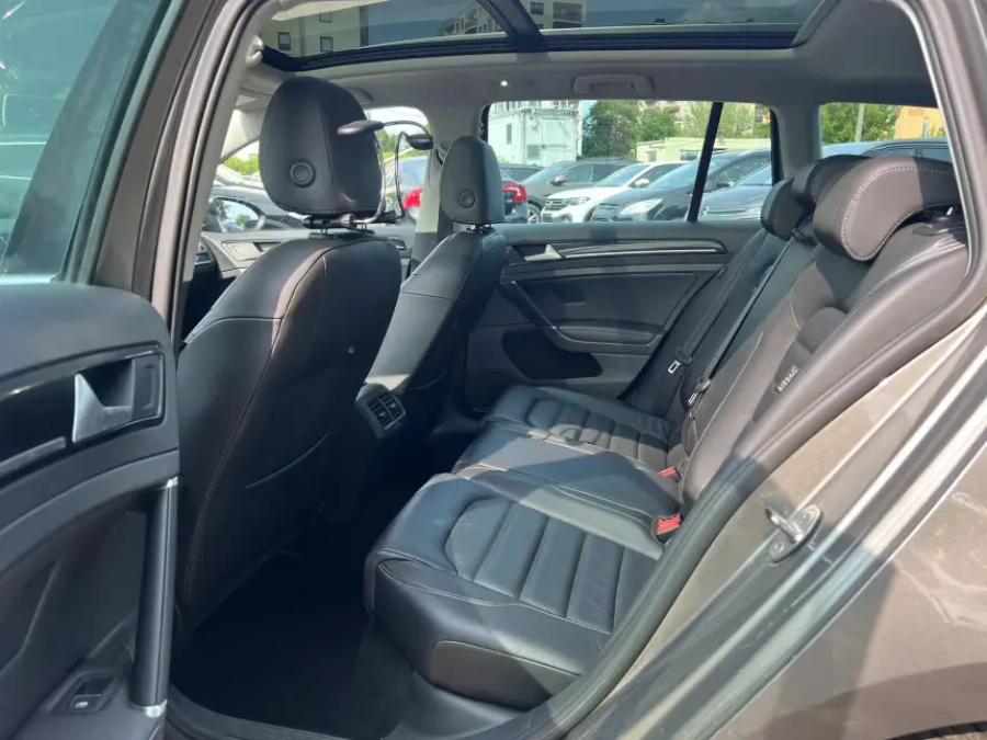Grey Volkswagen Golf 2015 in Riga, with an engine capacity of 2.00 L and mileage of 229 thousand km for 9550 €, photo 10 on AUTOMOTO.COM.LV