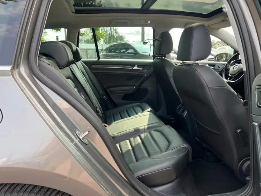 Grey Volkswagen Golf 2015 in Riga, with an engine capacity of 2.00 L and mileage of 229 thousand km for 9550 €, photo 12 on AUTOMOTO.COM.LV