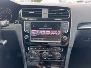 Grey Volkswagen Golf 2015 in Riga, with an engine capacity of 2.00 L and mileage of 229 thousand km for 9550 €, photo 15 on AUTOMOTO.COM.LV