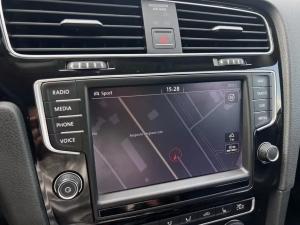Grey Volkswagen Golf 2015 in Riga, with an engine capacity of 2.00 L and mileage of 229 thousand km for 9550 €, photo 16 on AUTOMOTO.COM.LV