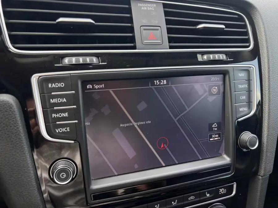 Grey Volkswagen Golf 2015 in Riga, with an engine capacity of 2.00 L and mileage of 229 thousand km for 9550 €, photo 16 on AUTOMOTO.COM.LV