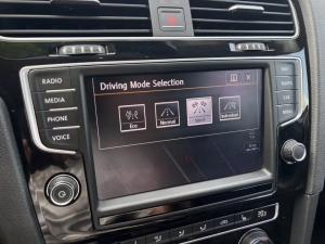 Grey Volkswagen Golf 2015 in Riga, with an engine capacity of 2.00 L and mileage of 229 thousand km for 9550 €, photo 17 on AUTOMOTO.COM.LV