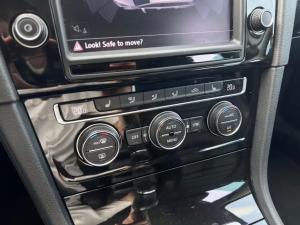 Grey Volkswagen Golf 2015 in Riga, with an engine capacity of 2.00 L and mileage of 229 thousand km for 9550 €, photo 19 on AUTOMOTO.COM.LV