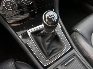 Grey Volkswagen Golf 2015 in Riga, with an engine capacity of 2.00 L and mileage of 229 thousand km for 9550 €, photo 20 on AUTOMOTO.COM.LV