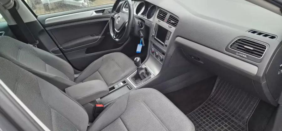 Grey Volkswagen Golf 2015 in Valmiera, with an engine capacity of 1.60 L and mileage of 267 thousand km for 6500 €, photo 10 on AUTOMOTO.COM.LV