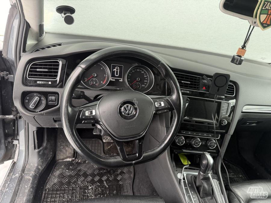 Grey Volkswagen Golf 2015 in Kaunas, with an engine capacity of 2.00 L and mileage of 321 thousand km for 6999 €, photo 9 on AUTOMOTO.COM.LV