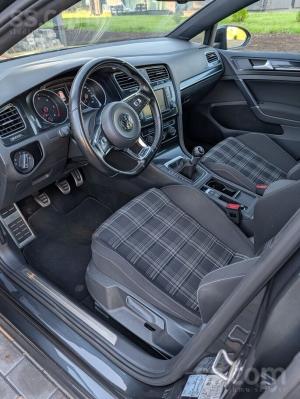 Grey Volkswagen Golf 2015 in Riga, with an engine capacity of 2.00 L and mileage of 222 thousand km for 8200 €, photo 4 on AUTOMOTO.COM.LV