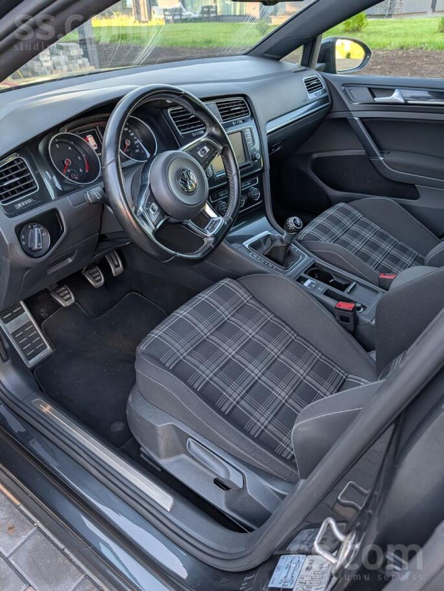 Grey Volkswagen Golf 2015 in Riga, with an engine capacity of 2.00 L and mileage of 222 thousand km for 8200 €, photo 4 on AUTOMOTO.COM.LV