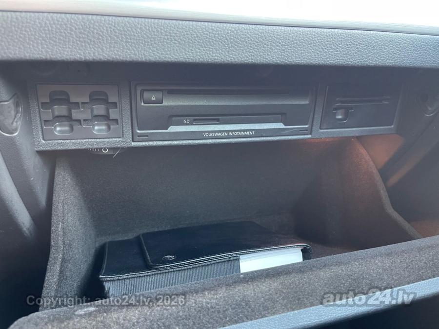 Grey Volkswagen Golf 2015 in Tallinn, with an engine capacity of 1.40 L and mileage of 213 thousand km for 6300 €, photo 16 on AUTOMOTO.COM.LV