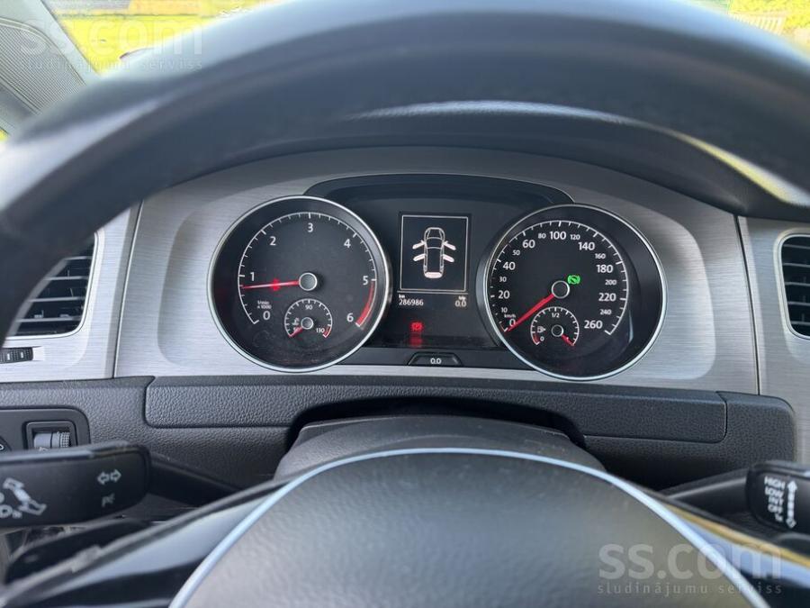 Grey Volkswagen Golf 2015 in Liepaja, with an engine capacity of 1.60 L and mileage of 287 thousand km for 6500 €, photo 6 on AUTOMOTO.COM.LV