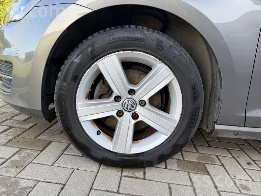 Grey Volkswagen Golf 2015 in Liepaja, with an engine capacity of 1.60 L and mileage of 287 thousand km for 6500 €, photo 13 on AUTOMOTO.COM.LV