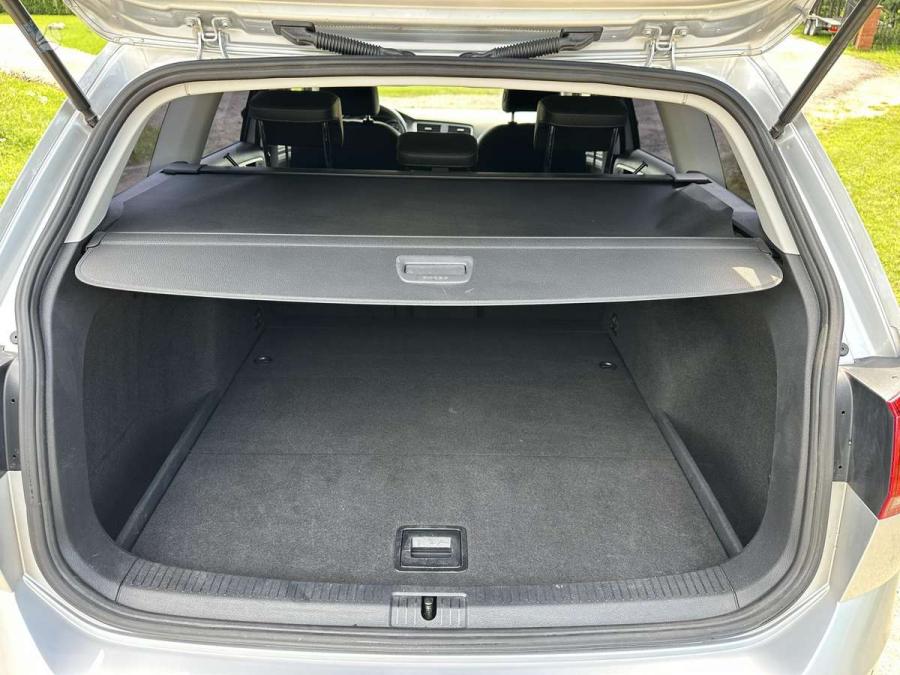 Pelēks Volkswagen Golf 2015 Alīta, ar dzinēja tilpumu 1.97 L un nobraukumu 325 tūkst. km par 7500 €, foto 17 vietnē AUTOMOTO.COM.LV