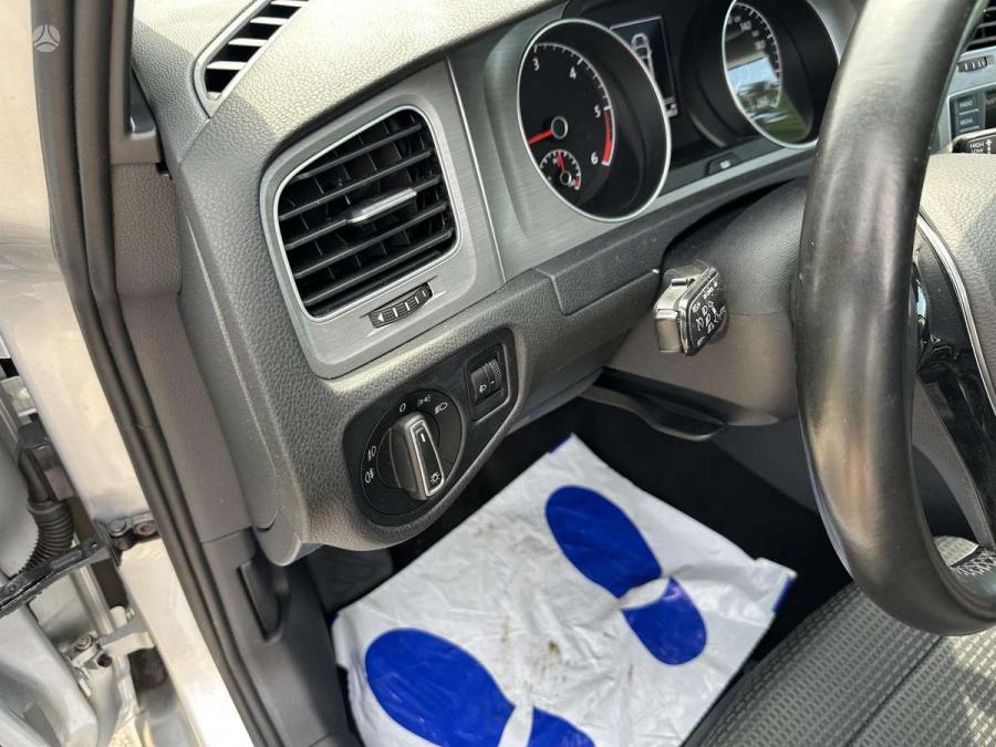 Pelēks Volkswagen Golf 2015 Alīta, ar dzinēja tilpumu 1.97 L un nobraukumu 325 tūkst. km par 7500 €, foto 18 vietnē AUTOMOTO.COM.LV