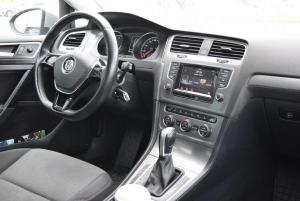 Grey Volkswagen Golf 2015 in Vilnius, with an engine capacity of 1.60 L and mileage of 252 thousand km for 6450 €, photo 9 on AUTOMOTO.COM.LV