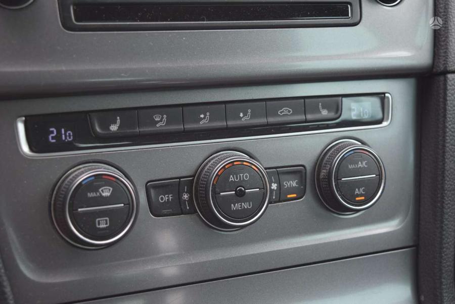 Grey Volkswagen Golf 2015 in Vilnius, with an engine capacity of 1.60 L and mileage of 252 thousand km for 6450 €, photo 11 on AUTOMOTO.COM.LV