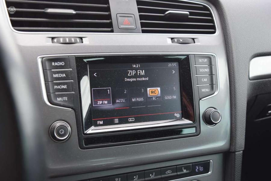 Grey Volkswagen Golf 2015 in Vilnius, with an engine capacity of 1.60 L and mileage of 252 thousand km for 6450 €, photo 12 on AUTOMOTO.COM.LV
