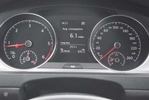 Grey Volkswagen Golf 2015 in Vilnius, with an engine capacity of 1.60 L and mileage of 252 thousand km for 6450 €, photo 14 on AUTOMOTO.COM.LV