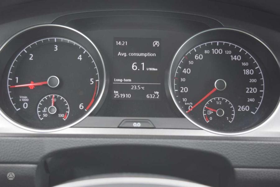 Grey Volkswagen Golf 2015 in Vilnius, with an engine capacity of 1.60 L and mileage of 252 thousand km for 6450 €, photo 14 on AUTOMOTO.COM.LV