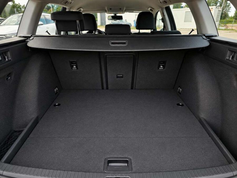 Grey Volkswagen Golf 2015 in Pakruojis, with an engine capacity of 1.40 L and mileage of 244 thousand km for 4500 €, photo 8 on AUTOMOTO.COM.LV
