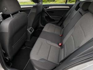 Grey Volkswagen Golf 2015 in Pakruojis, with an engine capacity of 1.40 L and mileage of 244 thousand km for 4500 €, photo 9 on AUTOMOTO.COM.LV